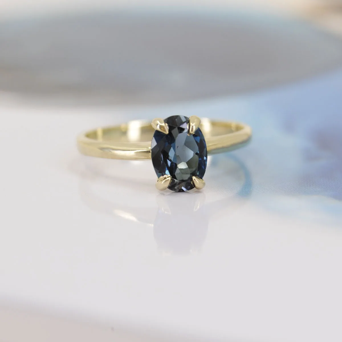 Geelgouden ring Costa Rica met London blue Topaas - Edelsmederij wim ...